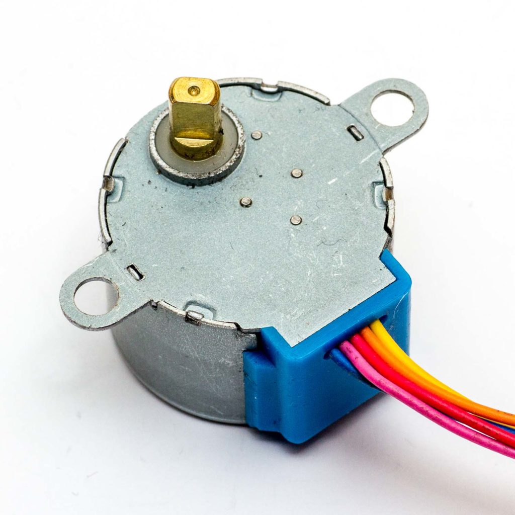 Stegmotor med växellåda och drivkrets, 5 Volt - Invize AB